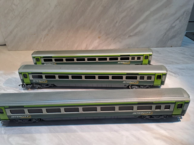 HORNBY MARK 4 Coaches In Irish Railways Livery OO Gauge £146.30 ...