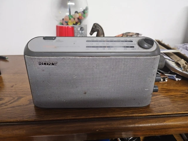 RADIO SONY FM/SW/MW/LW Model : ICF-703L EUR 15,00 - PicClick FR