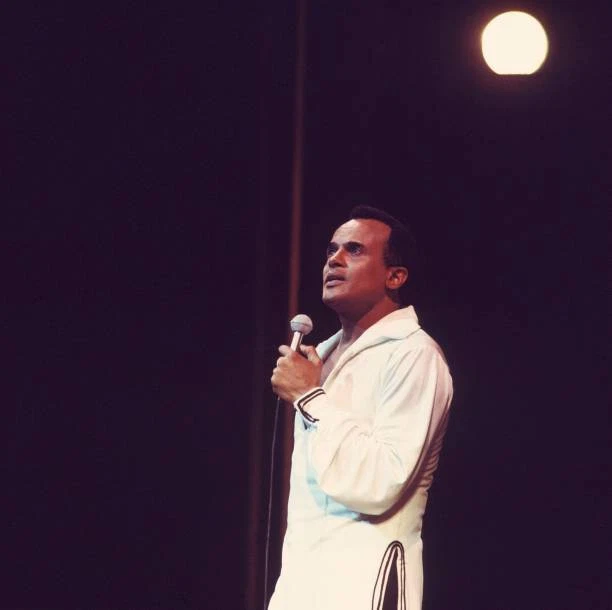 SINGER AND ACTOR Harry Belafonte Performs Live 1977 Old Music Photo 1 ...