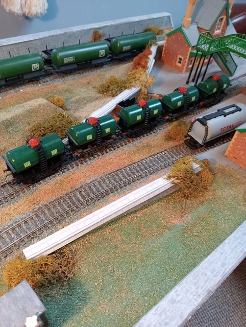 OO GAUGE RAKE of x5 "BP" Tank Wagons. £0.99 - PicClick UK