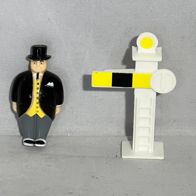 THOMAS THE TANK Engine : Fat Controller & Signal - Plastic £5.00 ...