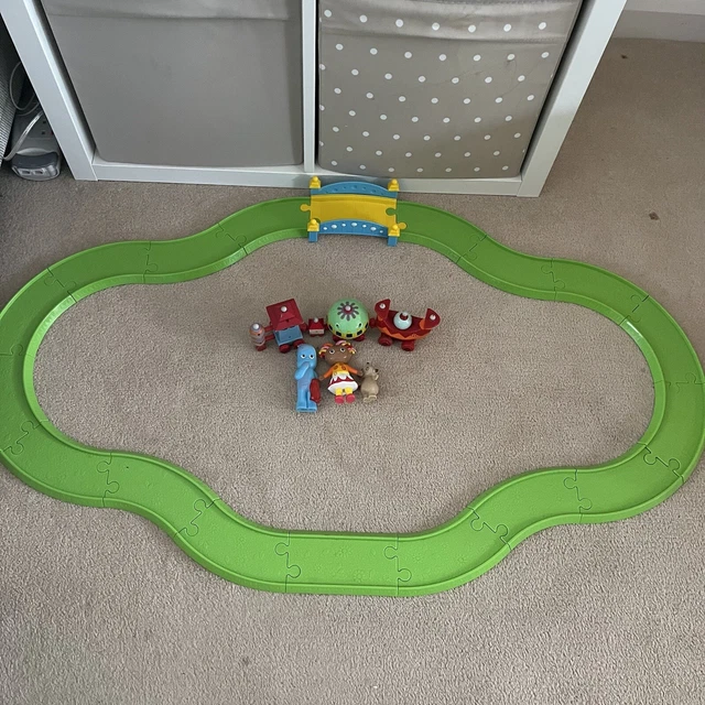 CBEEBIES IN THE Night Garden Deluxe Musical Ninky Nonk Train Track £27. ...