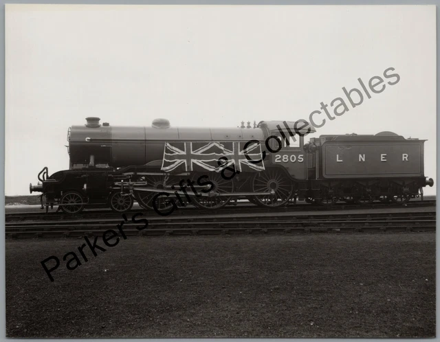 LNER STEAM TRAIN Locomotive No 2805 London North Eastern Railway ...