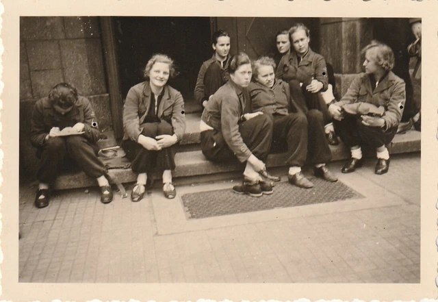 VINTAGE FOTO HÜBSCHE Mädchen BDM Momentaufnahme 30/40er Jahre EUR 4,50 ...