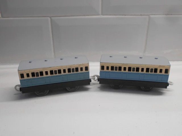 TOMY TRACKMASTER THOMAS the tank engine blue coaches £6.99 - PicClick UK