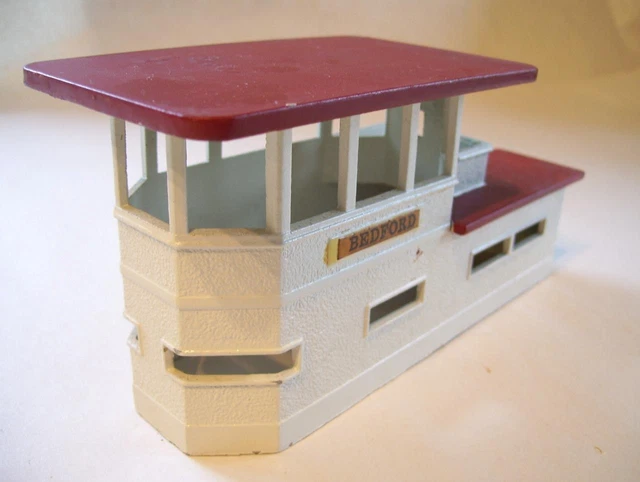 HORNBY DUBLO METAL RAILWAY SIGNAL BOX CABIN BUILDING OO GAUGE 00 xy £9. ...