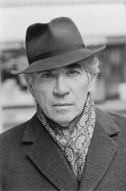 BRITISH ACTOR FRANK Finlay wearing a trilby, and a paisley patterne ...
