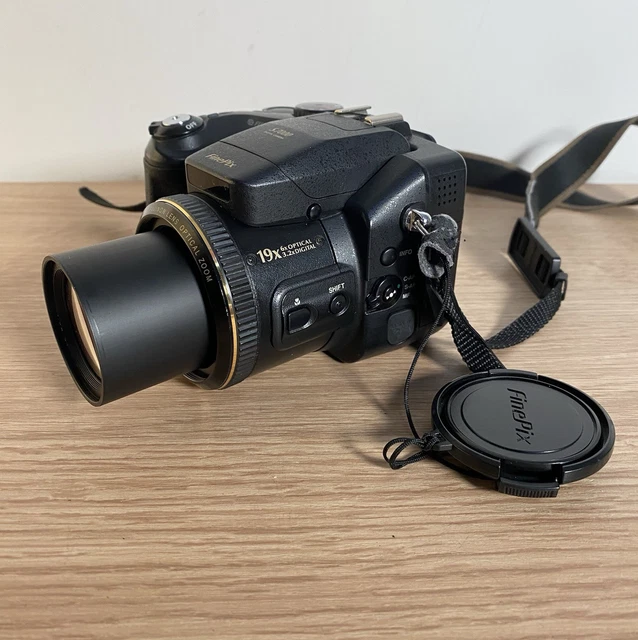 FUJIFILM FINEPIX S7000 6.3MP Digital Bridge Camera Black 6x Optical ...