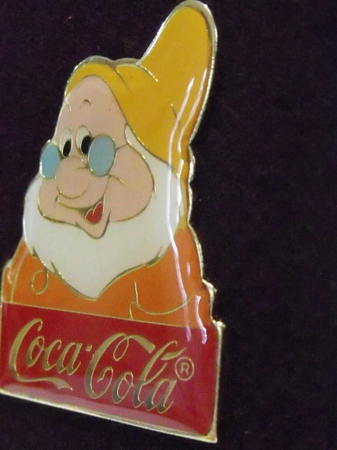 1986 DISNEY COKE 15th Anniversary Coca Cola Doc Dwarf Snow White LE Pin ...