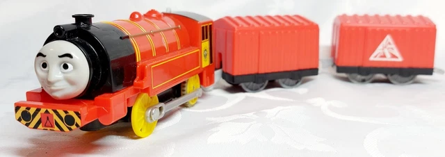 THOMAS & FRIENDS VICTOR Trackmaster Motorized Engine w Coaches 2013 £16 ...