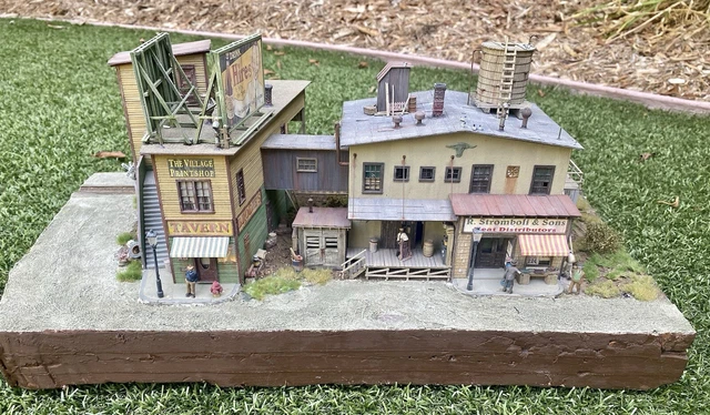 FINE SCALE MINIATURES HO Diorama Skinners Row Partial Built Kit w ...