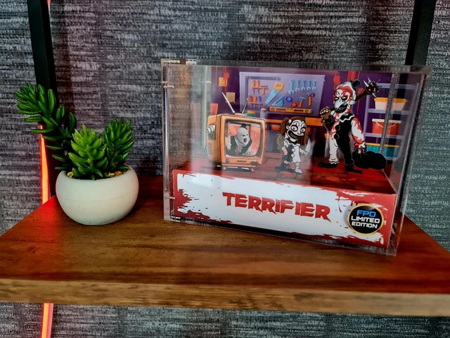 TERRIFIER ART THE Clown. 3D Diorama Cube. Arts Workshop Acrylic Case £ ...