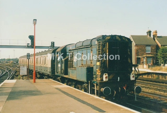 RAIL PHOTO CLASS 09 shunter 09011 @ Tonbridge 6/9/89 shunting parcels £ ...