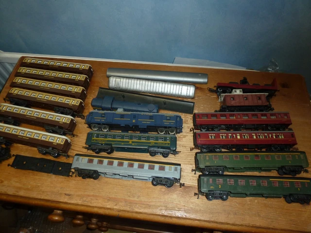 LARGE LOT OF HO gauge scrap coaches Jouef, Lima etc HO scale £4.99 ...