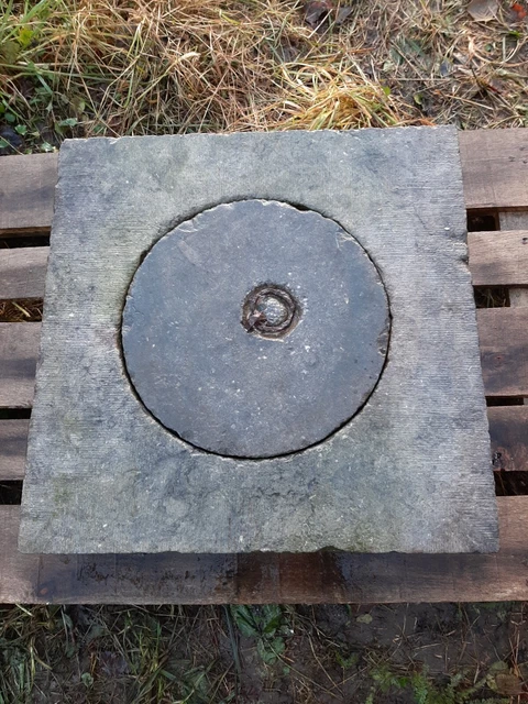 ANCIENNE TAQUE DE puits en pierre bleue 19ème siècle EUR 599,00 ...