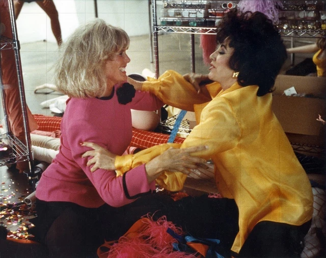 JOAN COLLINS - LINDA EVANS - 10" x 8" Photo (The Fight) DYNASTY-THE ...