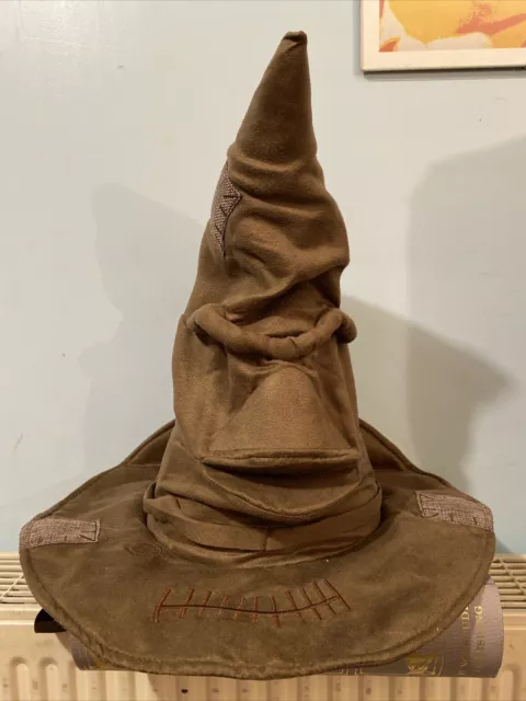 SPIN MASTER WIZARDING World Harry Potter Talking Sorting Hat - English ... SPIN MASTER WIZARDING World Harry Potter Talking Sorting Hat - English ...