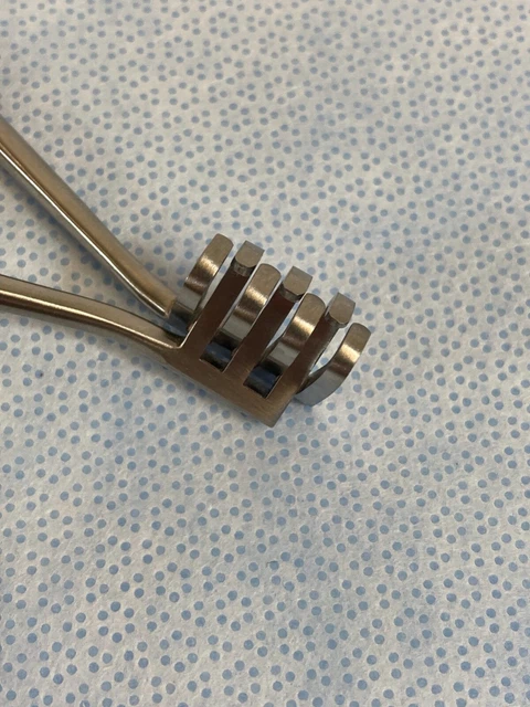 V. MUELLER CH1130 Henly Retractor w/ 3 Center Blades Original Size ...