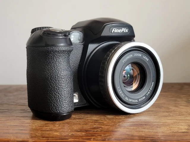 FUJIFILM FINEPIX S Series S1000fd 10.0MP Digital Camera Spares Or ...