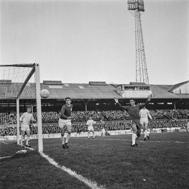ENGLISH FOOTBALLER BARRY Bridges of Chelsea and Leeds 1960s OLD PHOTO ...