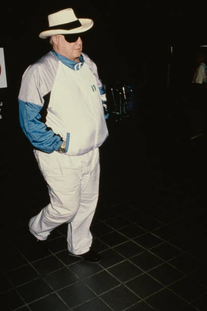 ACTOR MARLON BRANDO Wearing A White Tracksuit Jacket With Blue-And- Old ...