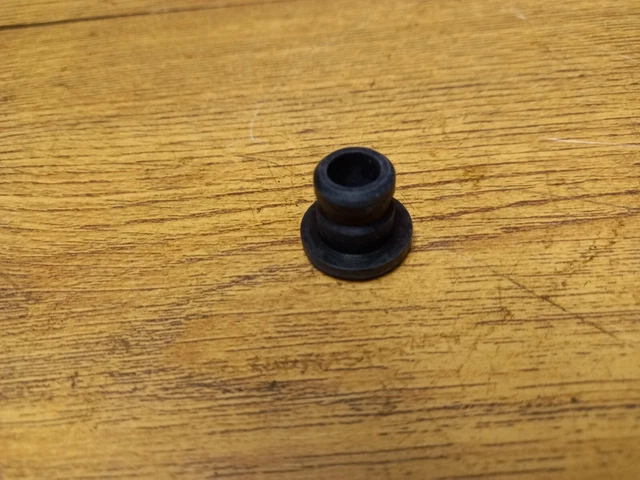 TRIUMPH T160 TRIDENT Alternator Cable Primary Rubber Grommets 70-9807 £ ...