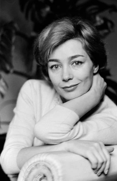FRENCH ACTRESS EMMANUELLE Riva in Paris 1960 OLD PHOTO 2 $8.50 ...