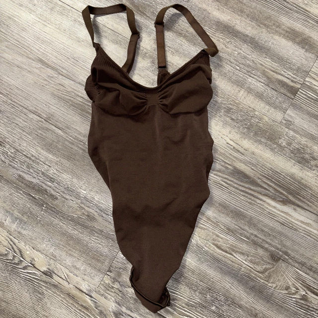 SKIMS SHAPE-WEAR SEAMLESS Sculpting Thong Bodysuit Cocoa Small 🩱 $20.00 ...