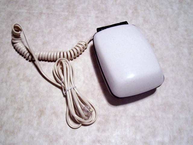 VINTAGE RADIO SHACK Clam Shell Flip Phone Landline Analog White 1980s ...