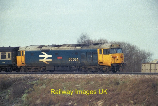 RAILWAY PHOTO - Class 50 50024 Vanguard approaching Reading Large Logo ...