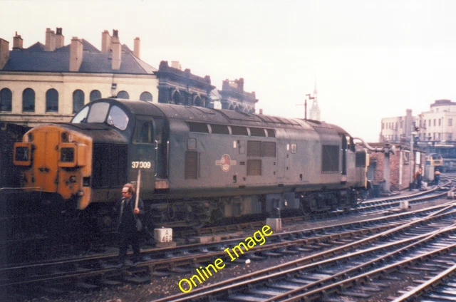 RAILWAY PHOTO 6X4 Class 37 37009 BR Blue Newcastle Central c1970's £2. ...