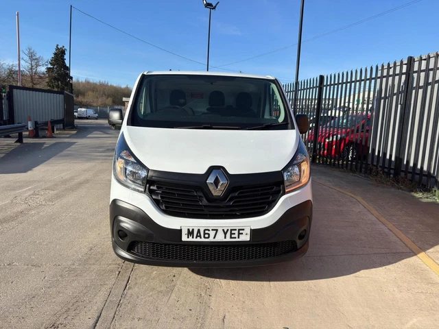 2017 RENAULT TRAFIC SL27 dCi 120 Business Van PANEL VAN DIESEL Manual £ ...