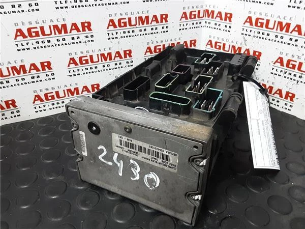 BOITIER FUSIBLES CHRYSLER Voyager/Grand Voyager (RG) 2007 05144579AC ...