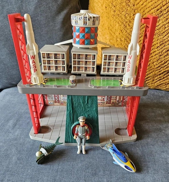 MATCHBOX STINGRAY MARINEVILLE Headquarters Boxed with Troy Tempest ...