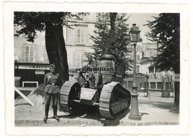ORIG. FOTO SOLDATEN m. franz. Beute Panzer Renault FT-17 Char in ...