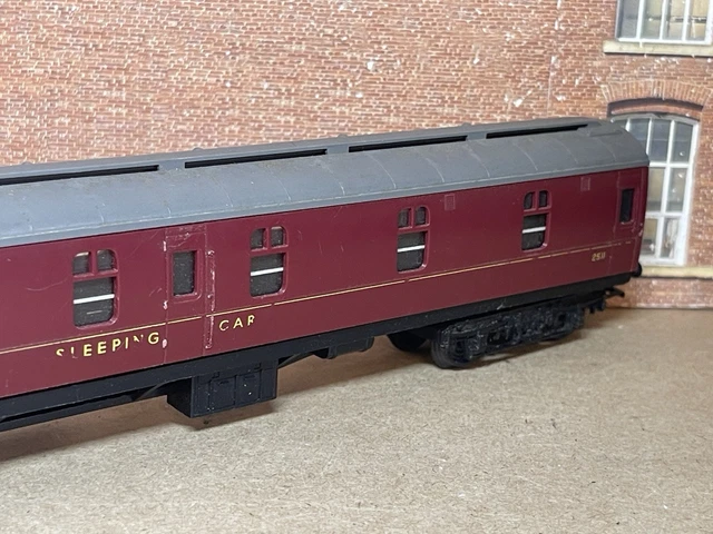 TRIANG OO GAUGE Model Railway Br Maroon Mark 1 Sleeper Coach £0.99 ...
