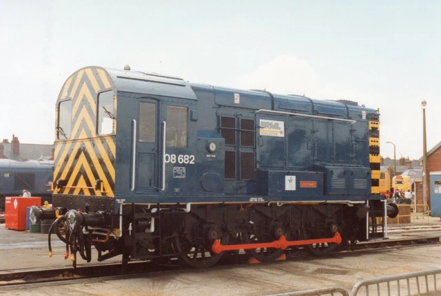 CLASS 08 NO 08682 in blue at doncaster works £1.00 - PicClick UK