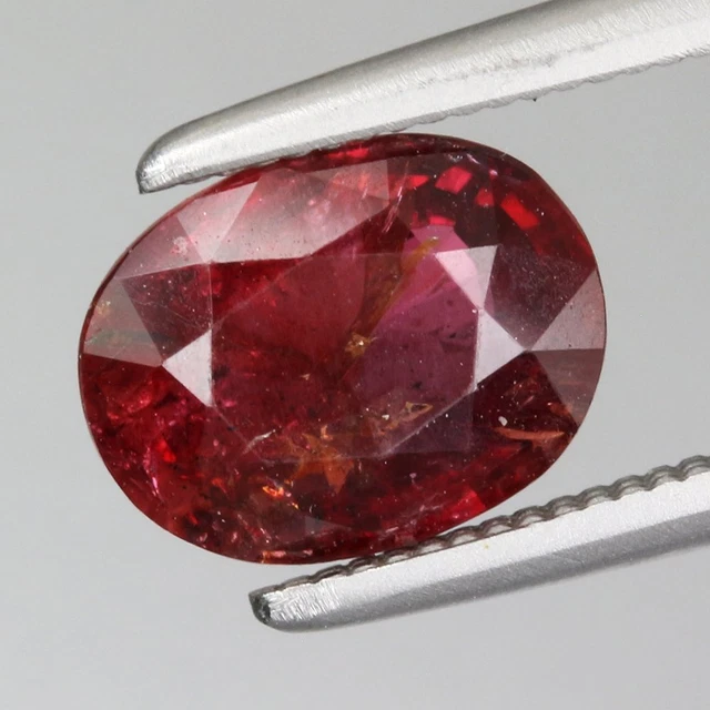 RUBIS ROUGE NATUREL non chauffé ovale brillant 1,25 ct.w 7,73 x 6,04 mm ...