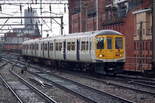 CLASS 319 319369, 4 car EMU, in debranded Thameslink White at ...