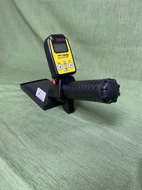 THERMO SCIENTIFIC RADEYE AB100 Alpha-Beta Contamination Monitor in hard ...
