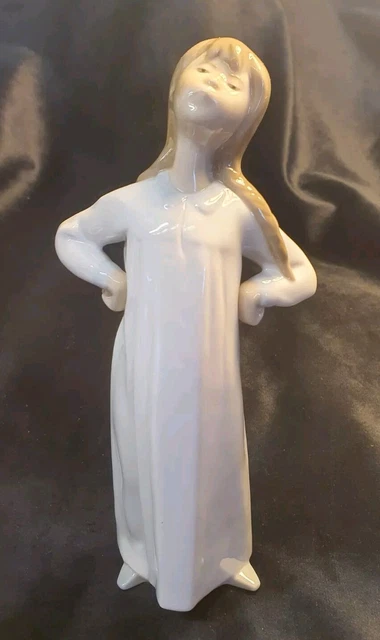 VINTAGE - LLADRO Daisa 1977 Porcelain Figure of a "Girl Stretching ...