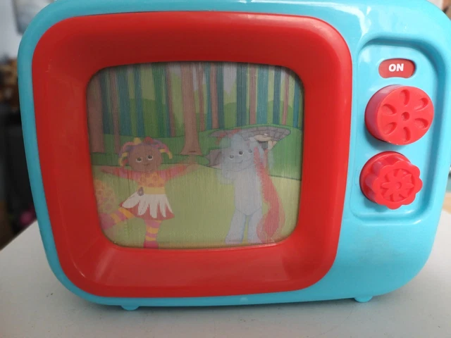 CBEEBIES & IN The Night Garden " Toddlers Musical Moving Wind Up Toy TV ...