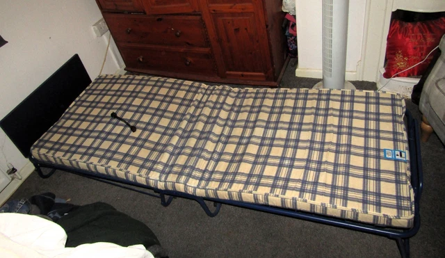 PORTABLE Z BED Single Folding Metal Frame with Blue Check Pattern ...