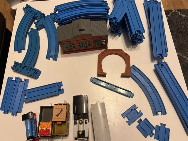 TOMY TRACKMASTER THOMAS the Tank Engine Bundle Track And Trains £57.88 ...