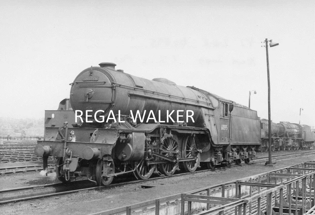 BRITISH RAIL RAILWAY Steam Photo 1960'S - V2 60895 At York Shed 1965 £1 ...