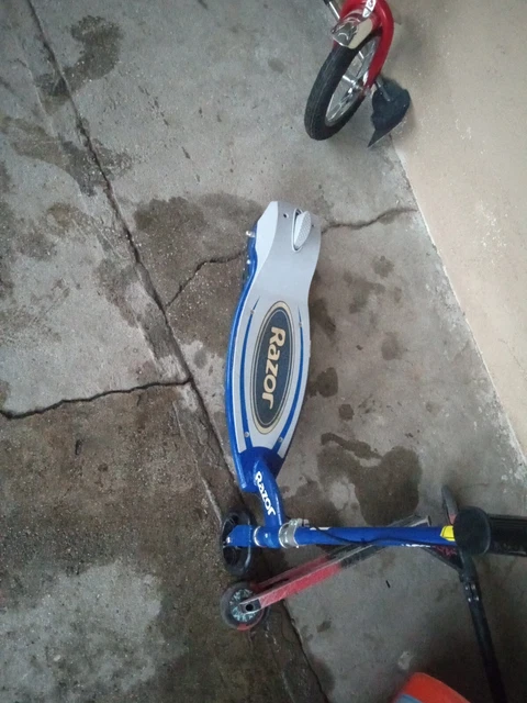 RAZOR BLACK LABEL E90 Electric Scooter, for Kids Ages 8+ and up to 120 ...