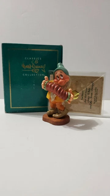 DISNEY WDCC SNOW White And The Seven Dwarfs Bashful With Box & COA £67. ...