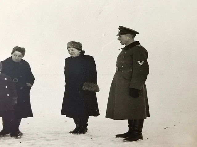FOTO 1940 GRÖMITZ 1939-1945 WK 2 Wehrmacht Soldat Schnee Eis Herr Mädchen Frau EUR 4,99 ...