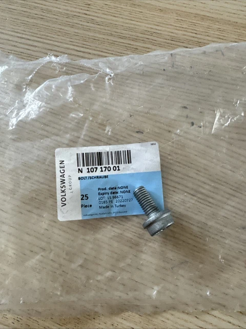 N10717001 GENUINE VW Audi Skoda SEAT spline socket head bolt M8 £4.80 ...