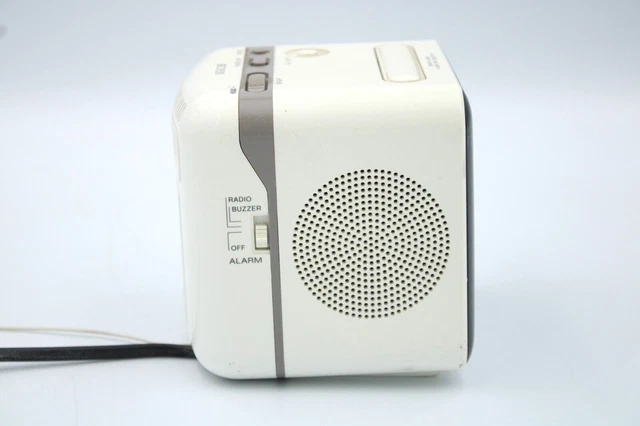 SONY DIGICUBE AM FM Radiowecker Modell Nr. ICF-C101W 80er Jahre weiß ...